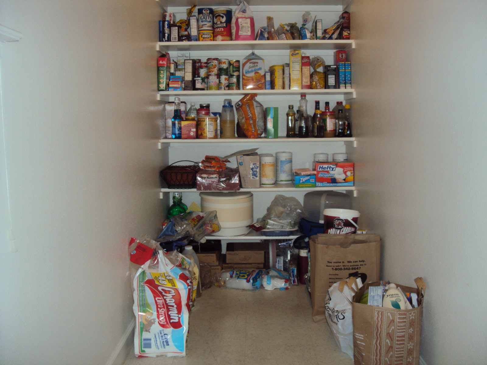 Domestic Diva In Training: Living a Clutter Free Life. Part 1