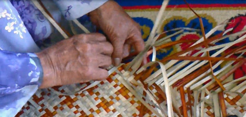 KAMPONG SEMERBOK KU NAN TUO کامڤوڠ سمربوک کو نن تواو: ANYAMAN MENGKUANG ...