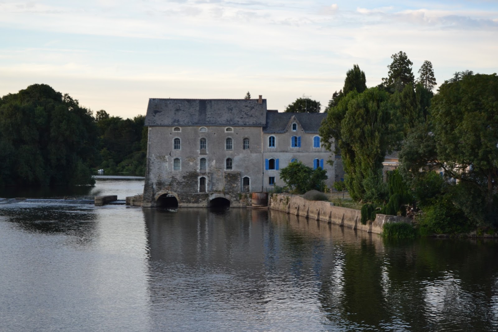 Grez-Neuville entre chien et loup