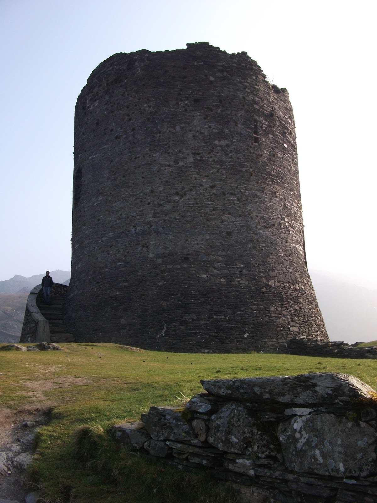The Castle Hunter: Dolbadarn Castle *FREE SITE*