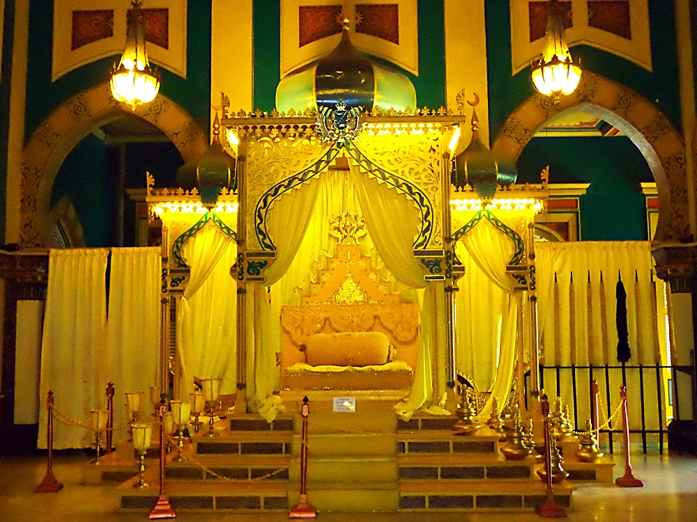 Lika - Liku Dari Hati: Singgasana Para Tuan