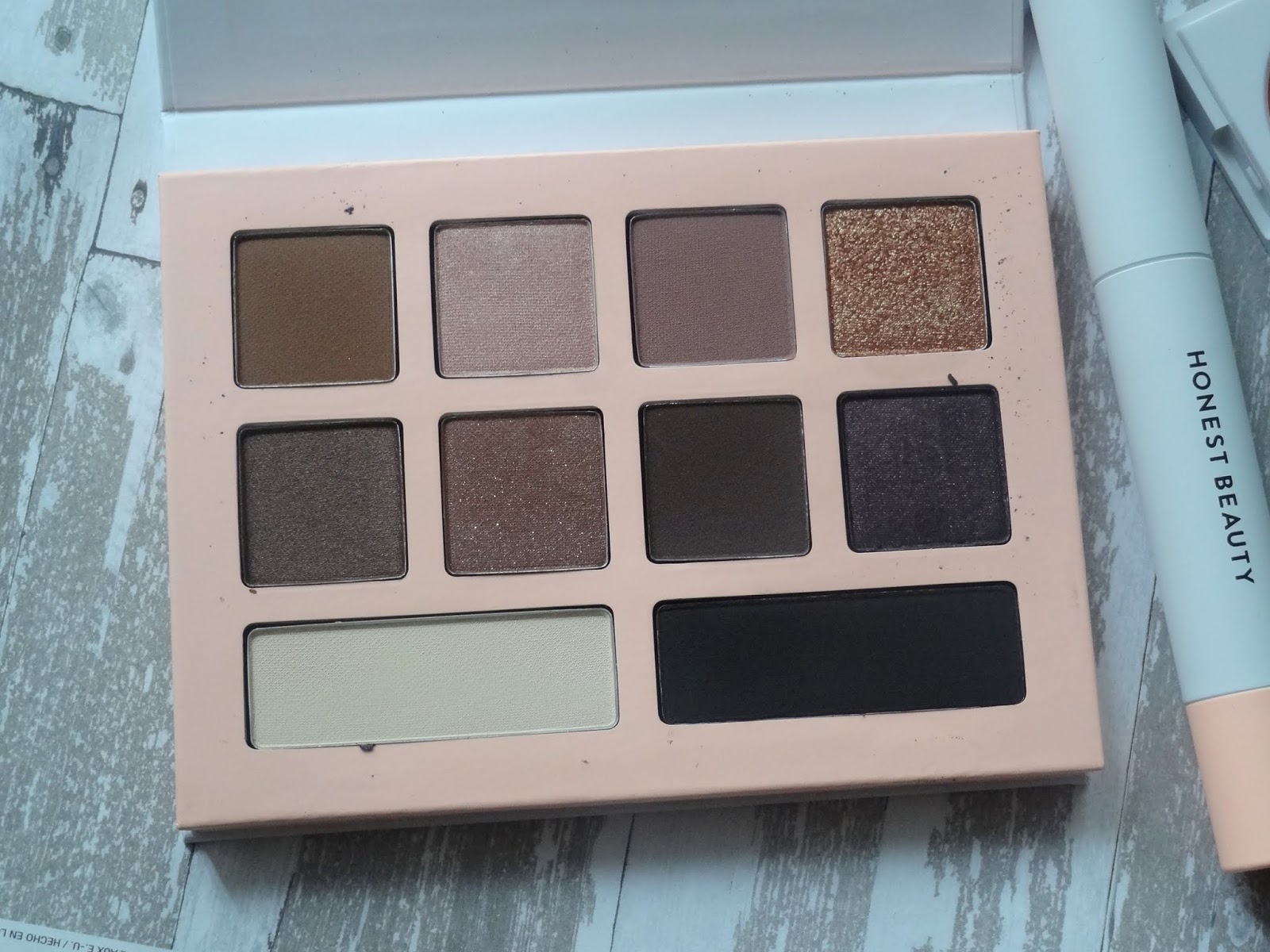 Makeup, Beauty and More: Honest Beauty Review, Photos, Swatches