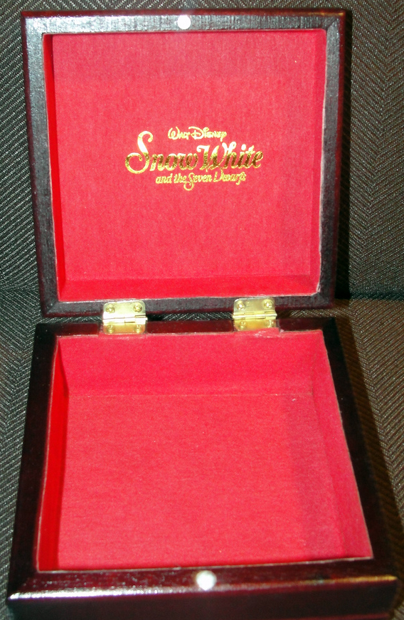 Filmic Light - Snow White Archive: Disney Movie Rewards Box