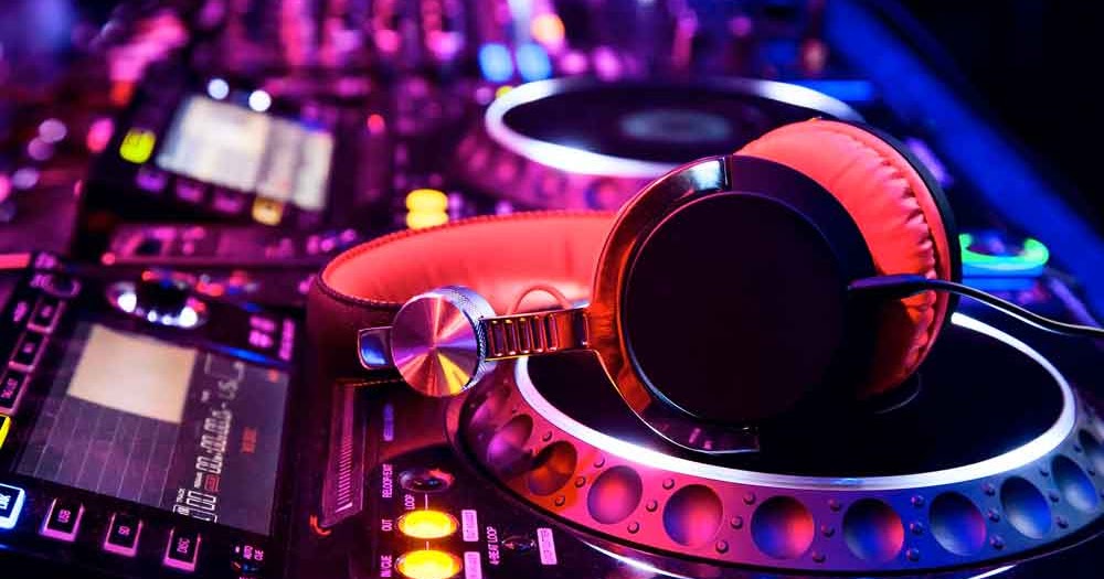 How does one learn to become a good DJ? What are the best ways to learn ...