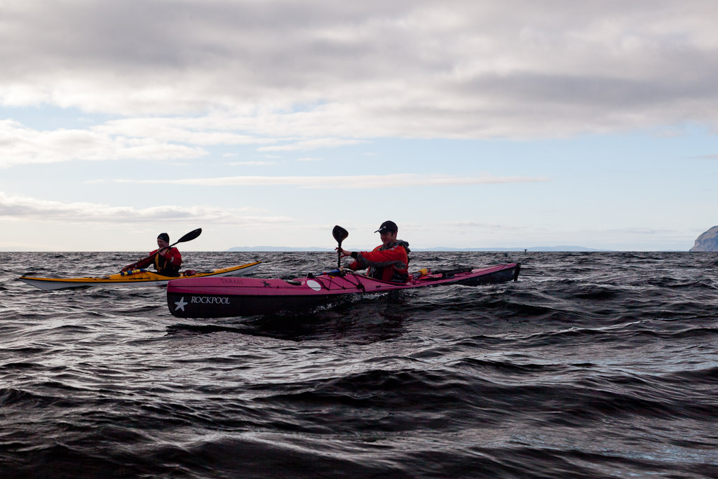 Sea kayaking with seakayakphoto.com: John Willacy surfed my wake!