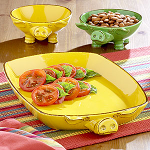 a designer + a contractor: friday fun find: pig serving dishes