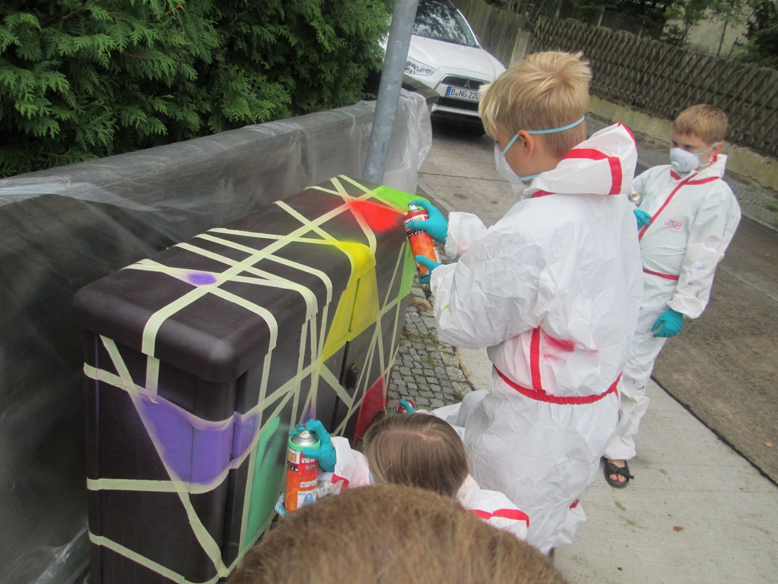 Stromkasten-Styling: Letzter Sprühtag in der Peter-Witte-Grundschule