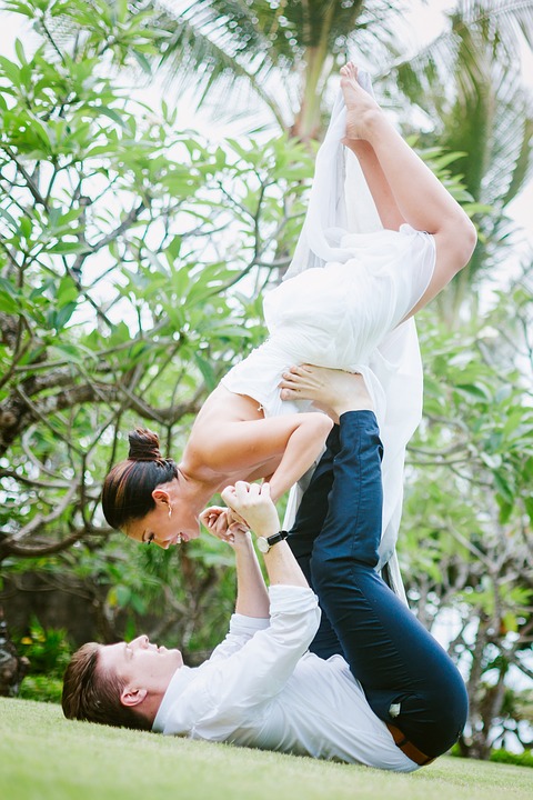 What are couple yoga and what its benefits - Health And Fitness Rapidly ...
