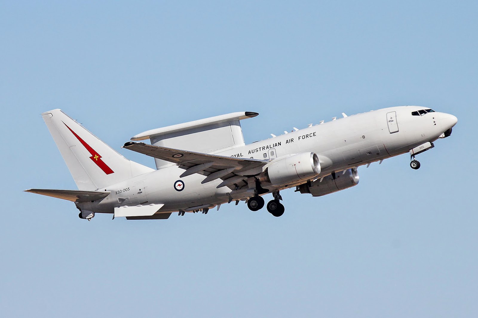 Perth Airport Spotter's Blog: RAAF Wedgetail A30-005 Blasts off on ...