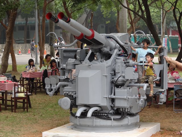Blair's 軍事,警察及消防攝影: 波佛斯 Bofors 40mm/L60砲 MK1 雙管型