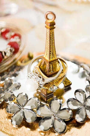 How to Make a Glamorous Ring Holder Tutorial / The Beading Gem