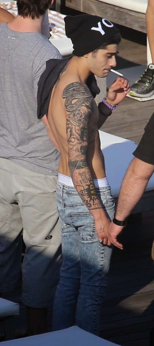 Celeb Saggers: Zayn Malik Waistband Sag