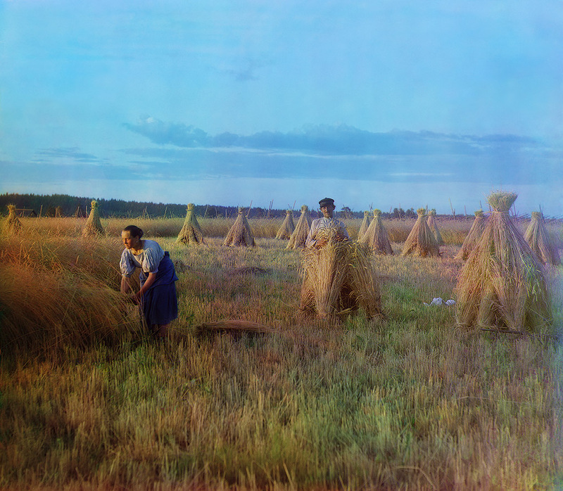 30 Extraordinary Color Photographs That Capture Everyday Life in Russia ...