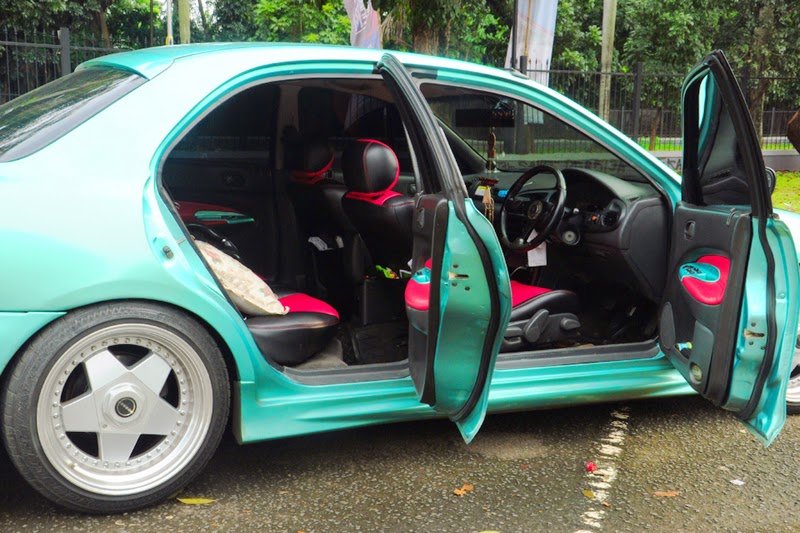 Dunia Modifikasi: Modifikasi Mobil Sedan Ford Laser Terbaru