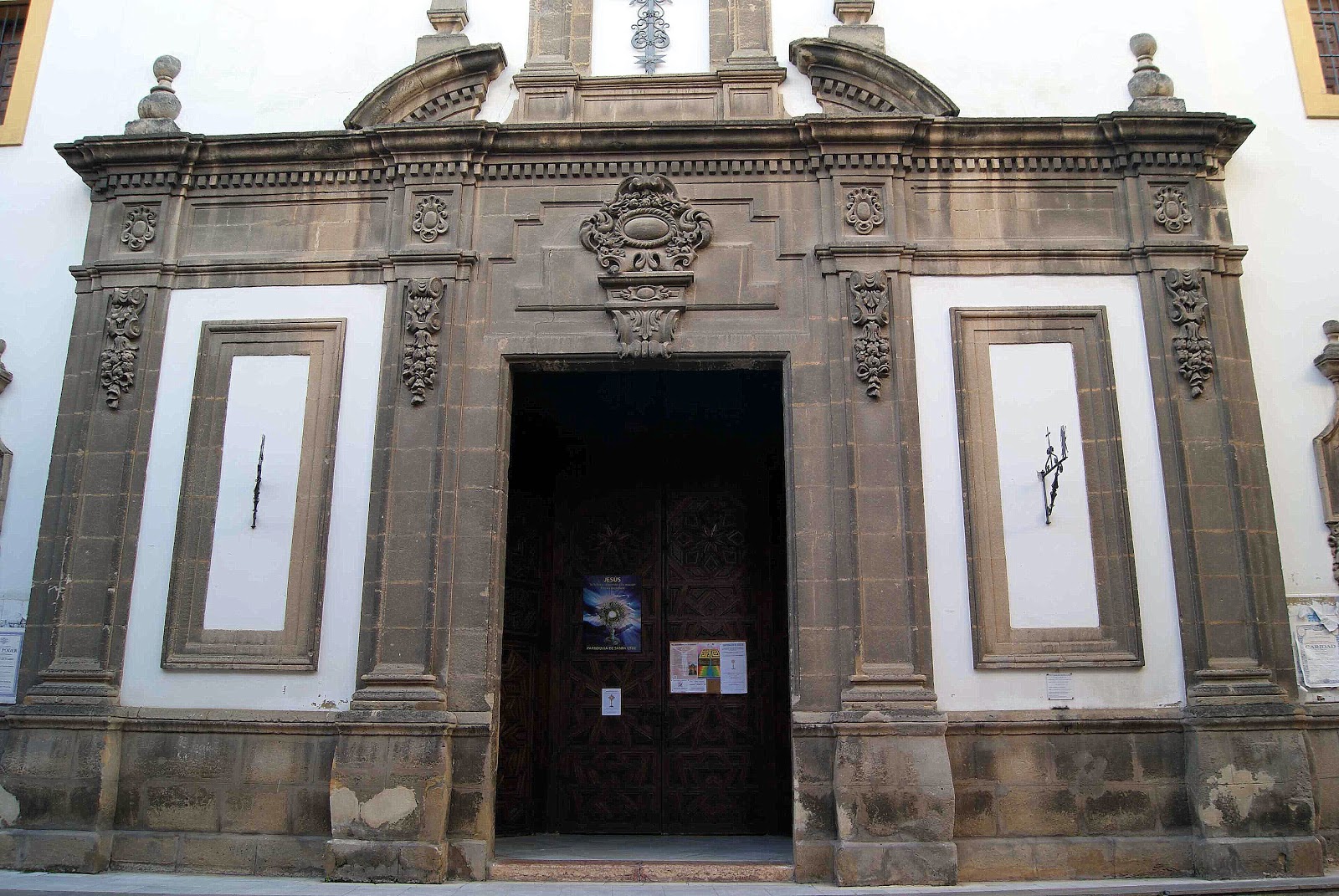 Leyendas de Sevilla: Iglesia de Santa Cruz, -I. Exterior y nave de la ...