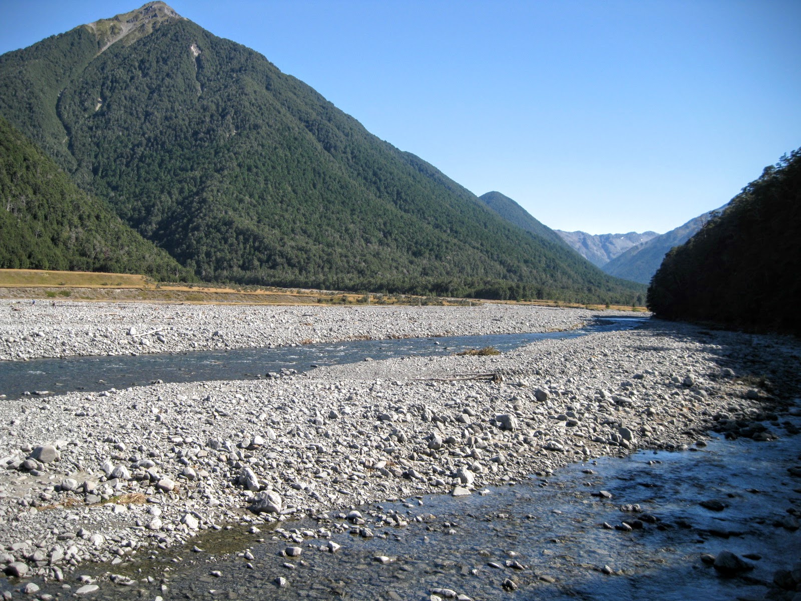 Tramping in the New Zealand backcountry: NZ Bush Adventures: Tramping ...