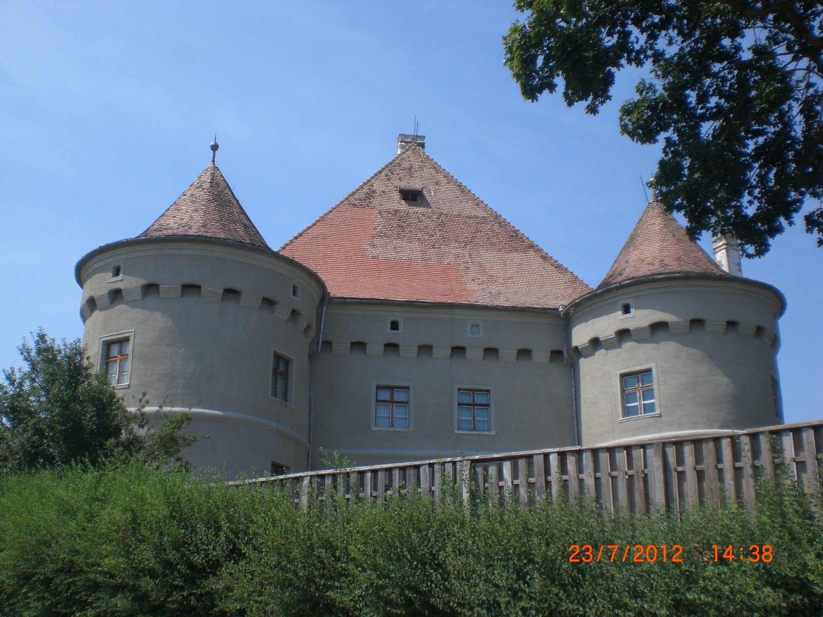 O fotografie...: Castelul Bethlen-Haller- Cetatea de Balta