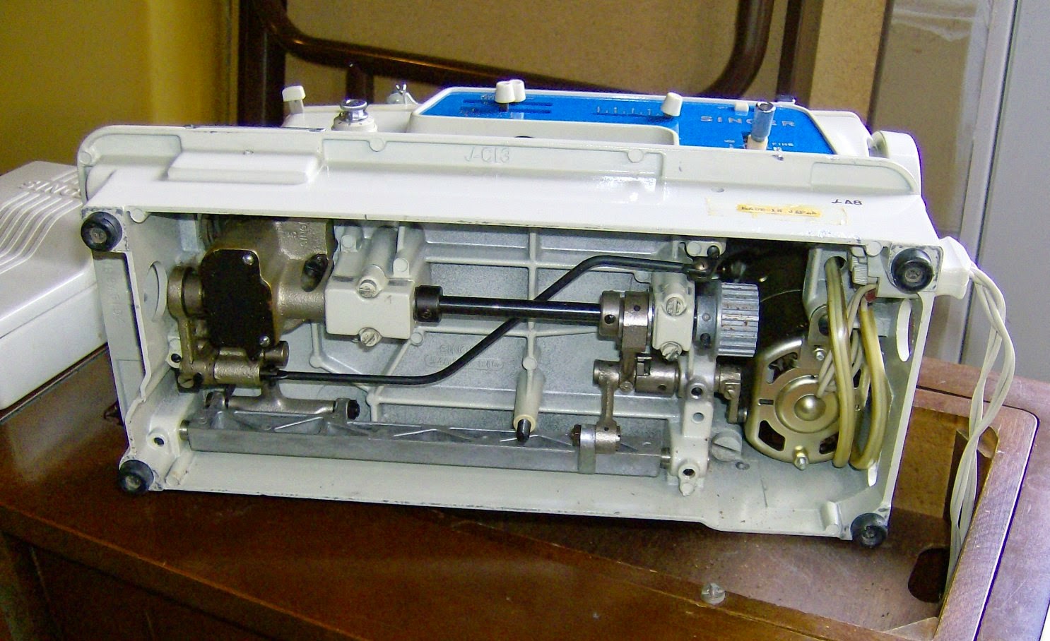 Vintage Sewing Machines: Singer 615U