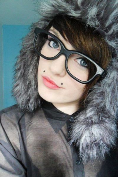 10 Most Attractive Geek/ Nerd Girls You'd Have Seen! - Ye Kya Chutiyapa Hai