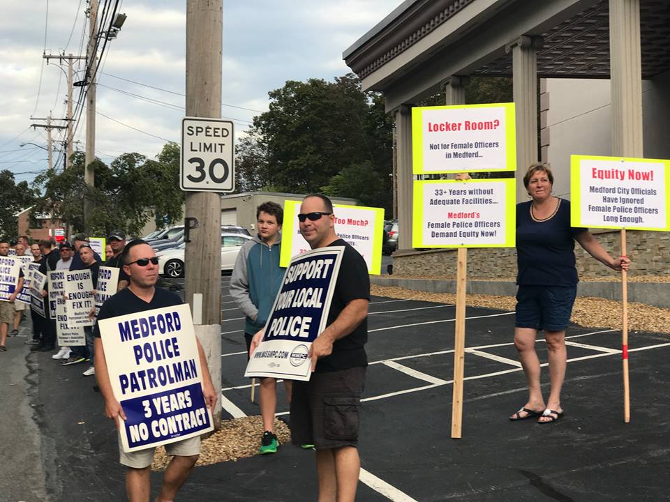 Police Picket Stephanie on Thursday Night - WE HAVE THE PHOTOS ...