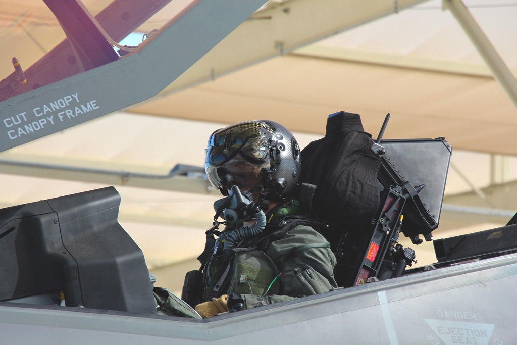 USAF STUDENT PILOTS START FIRST F35 BASIC FLIGHT COURSE - Blog Before ...