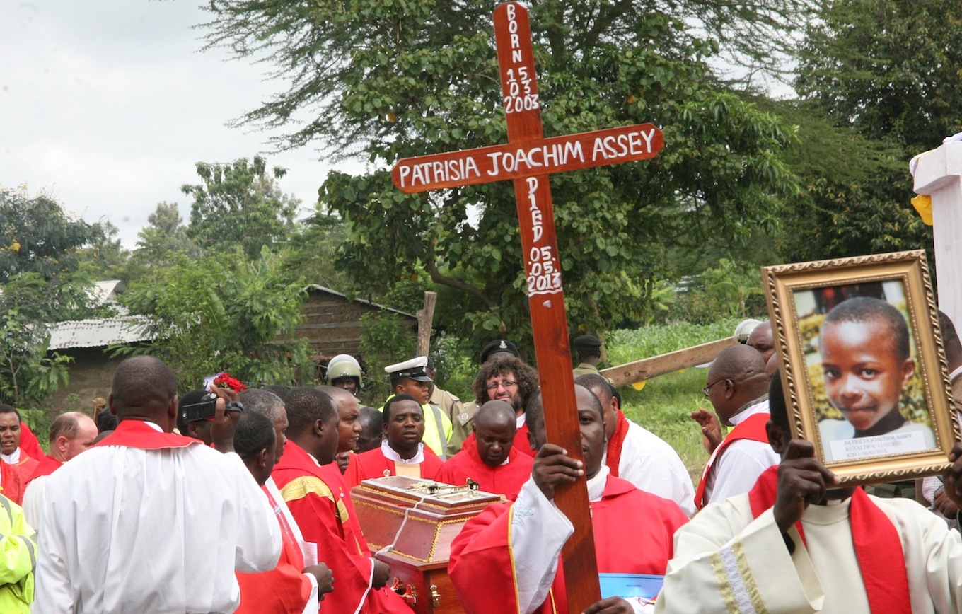 Mbegubora: ANGALIA PICHA ZA MAZISHI YA WALIOKUFA KATIKA MLIPUKO WA BOM ...