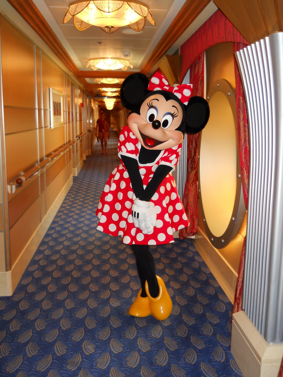 Kaleigh Makes Friends with Mickey Mouse: Traditional Outfits