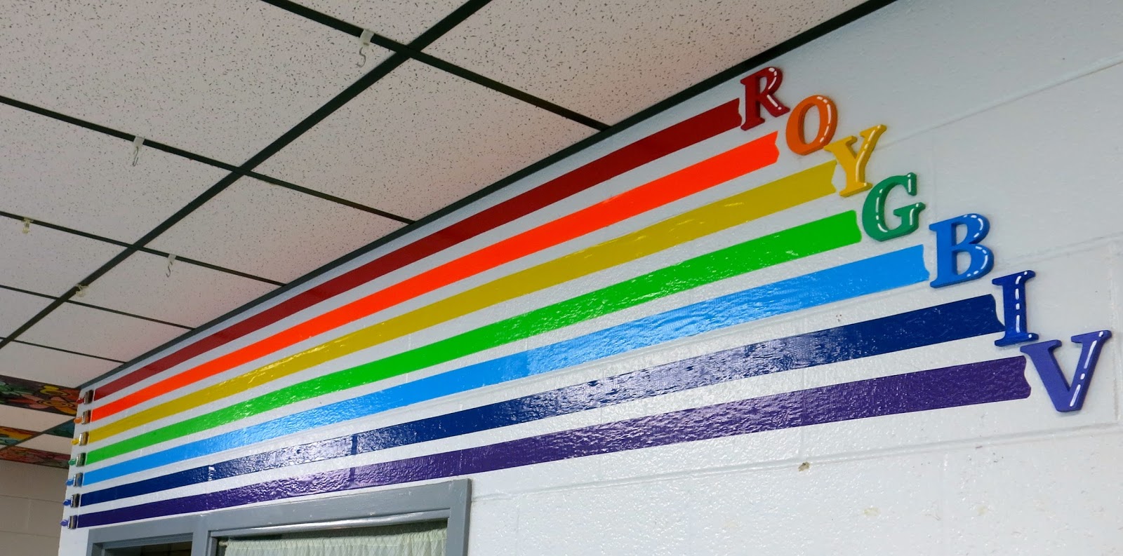 Cassie Stephens: In the Art Room: Roy G. Biv Decor!