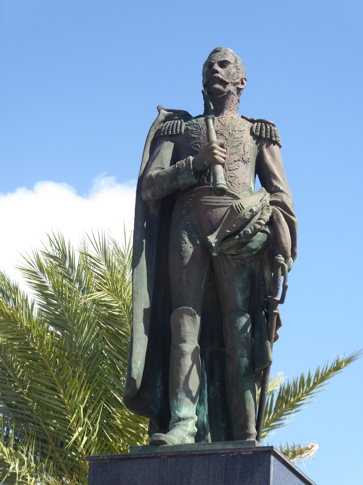 Photo-ops: Statue of Historic Figure: Admiral Luis Brión - Willemstad ...