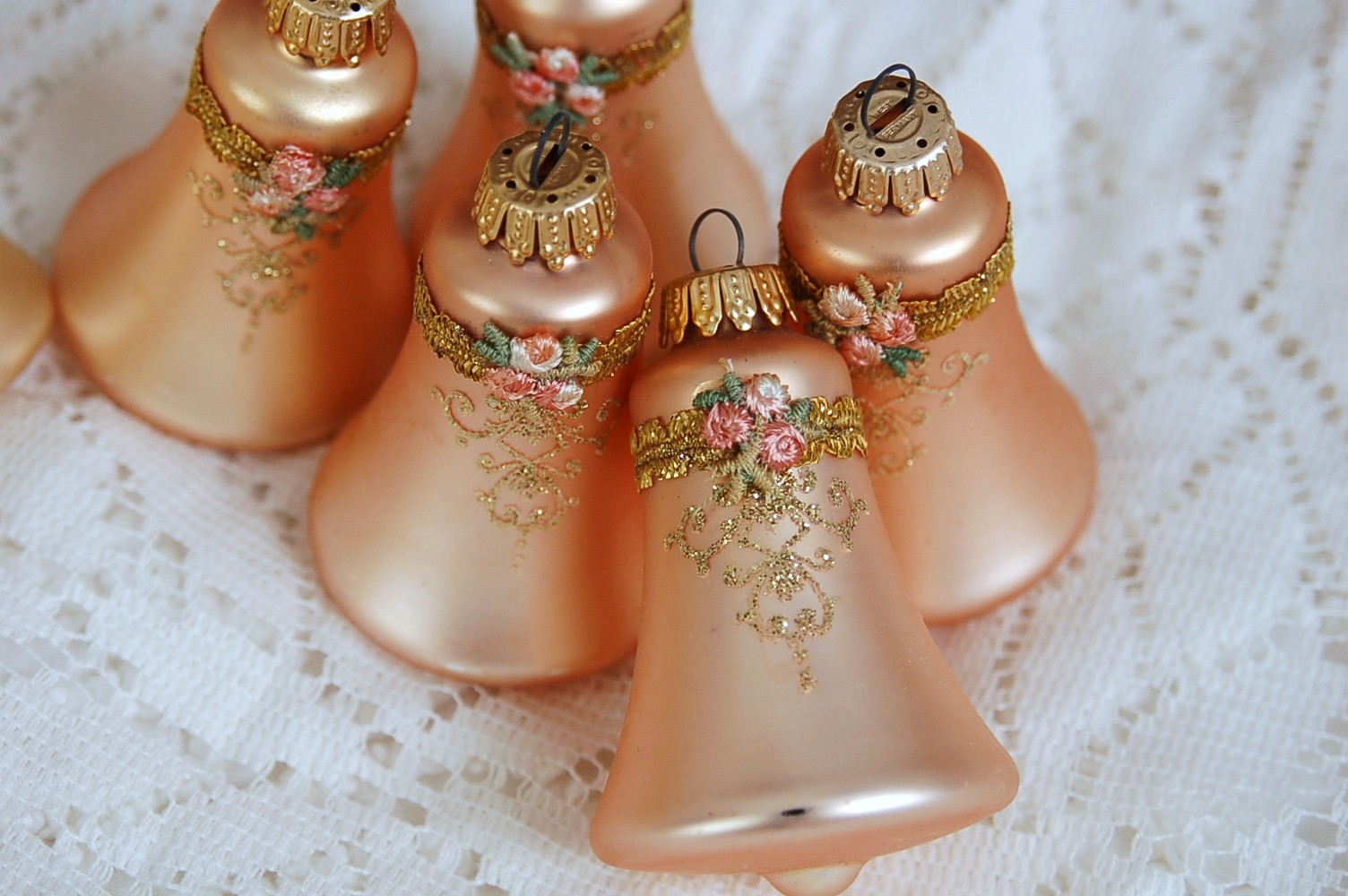 Cameo Cottage Designs: Gorgeous Vintage Victorian Christmas Ornaments