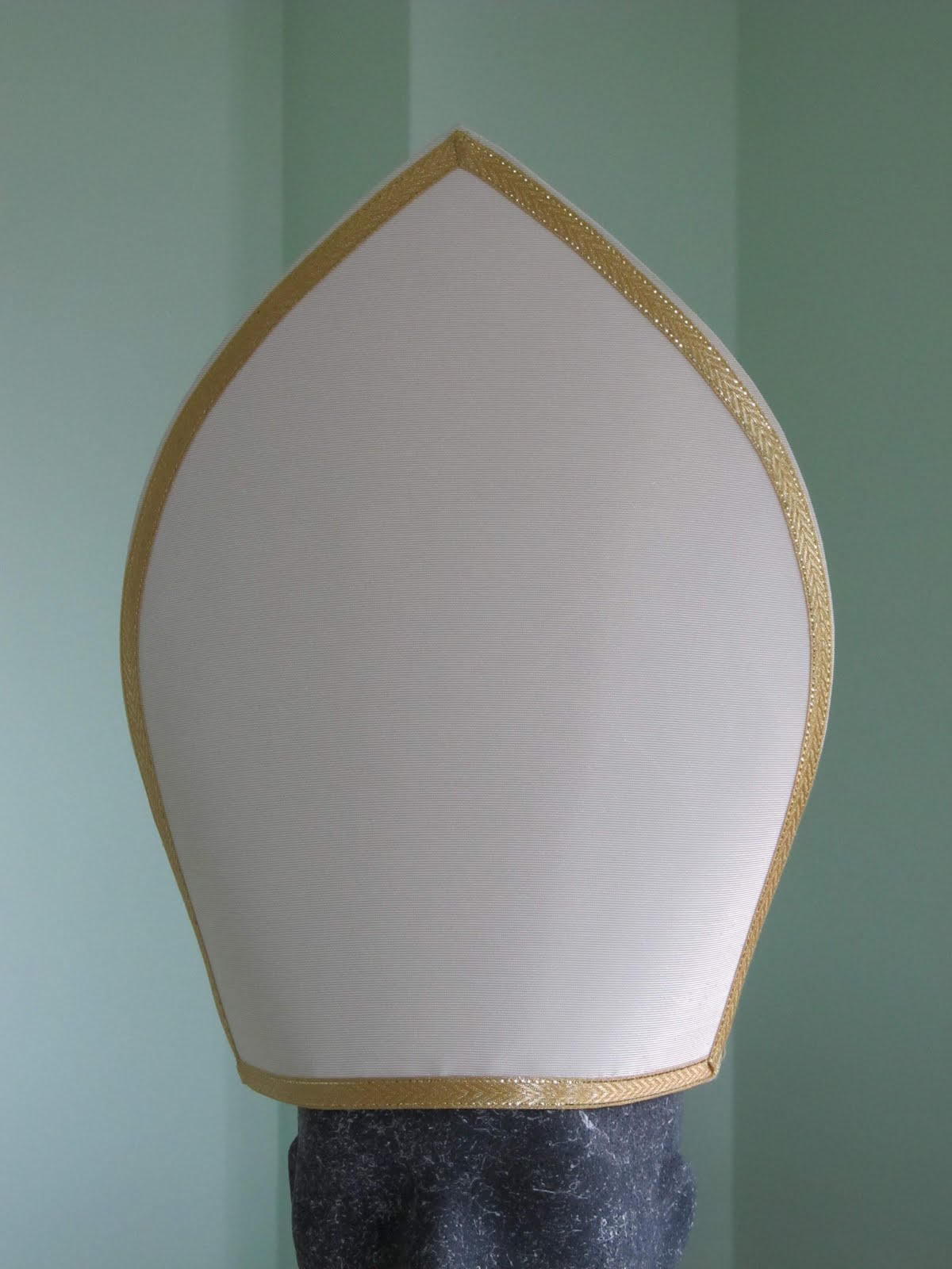 The Philippi Collection: The White Papal Mitre