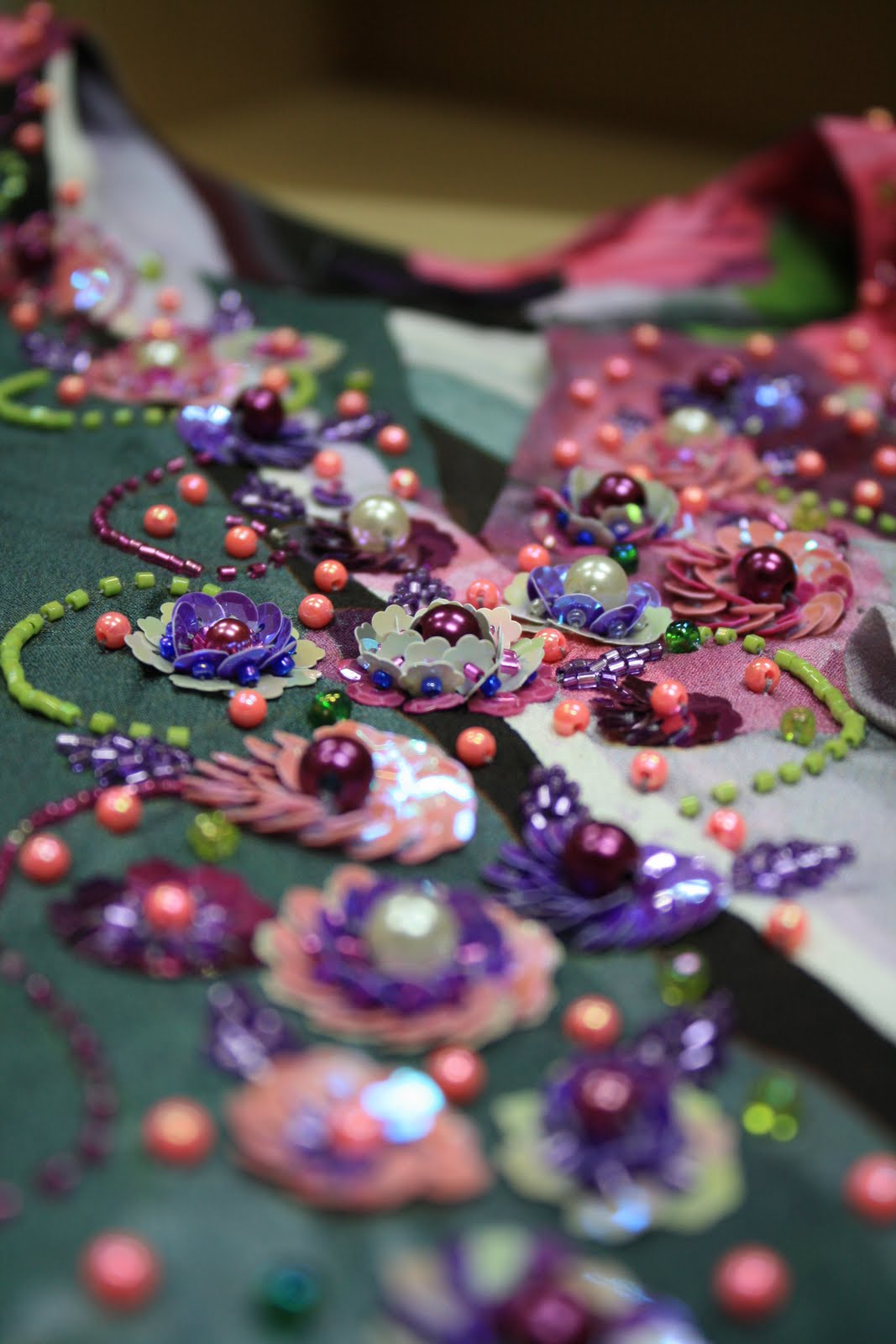 Beadnest........by Hamiza : Bunga Menghias Baju