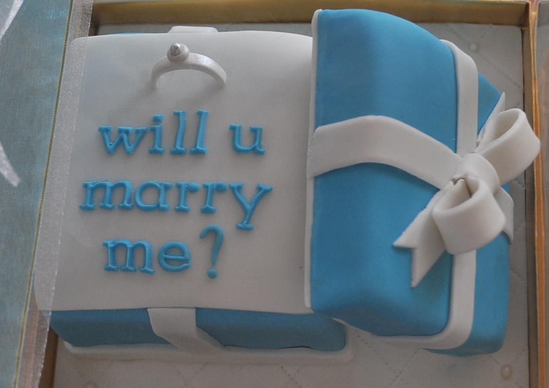 momatoye: Proposal Cake