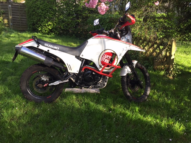 Der SUZUKI DR RALLYE & DR CUSTOM BIKE BLOG: The Lucky Strike BIG