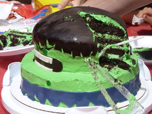 Incredible Hulk Cake for a Birthday