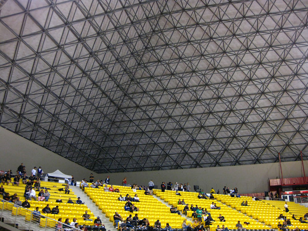Basket Universitario: PABELLONES CURIOSOS: WALTER PYRAMID