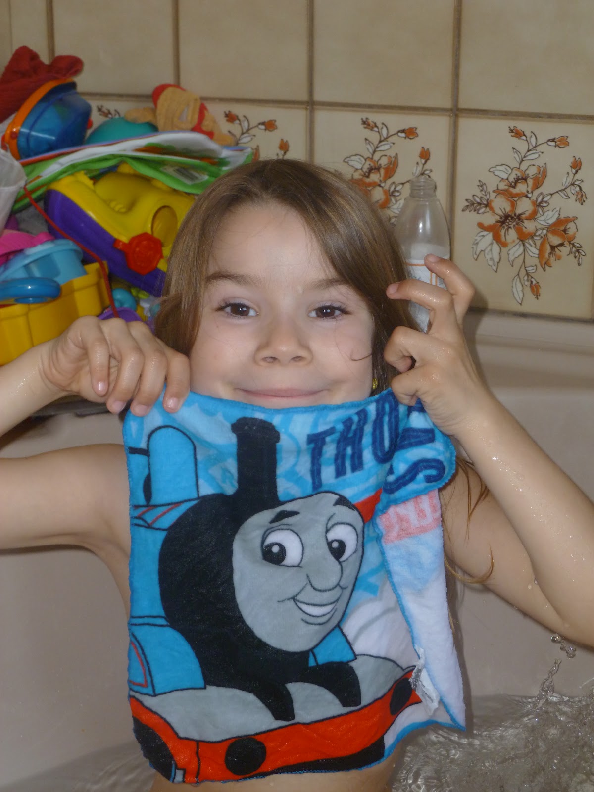 Madhouse Family Reviews: Thomas the Tank Engine Bathtime Products review