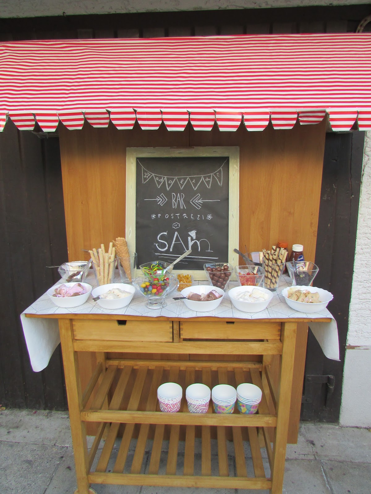 PUTKARNA: IZDELAJ SAM: OLDTAJMERSKI VOZIČEK ZA SLADOLED IN SELF-SERVICE ...