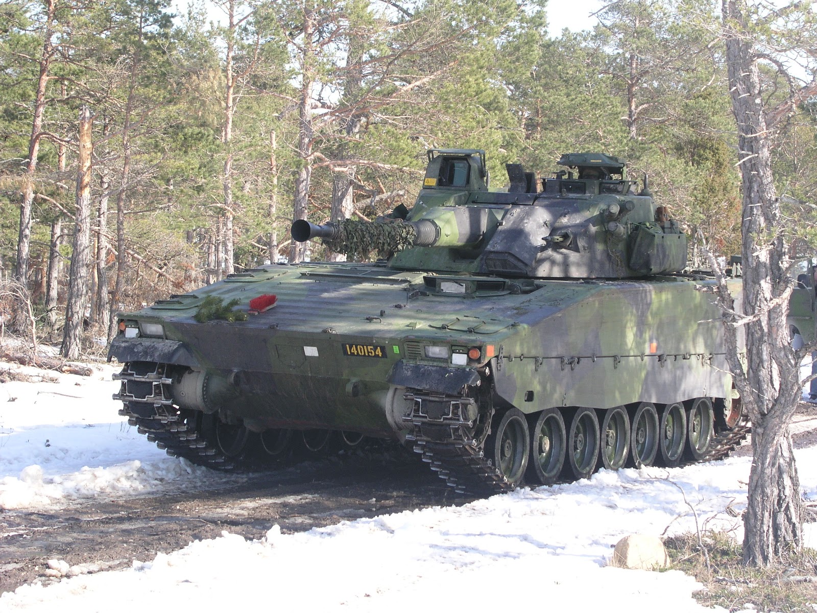 Combat Vehicle CV90 - Kendaraan Tempur Lapis Baja | Pecinta Militer