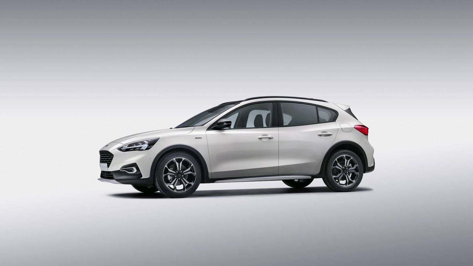 2019 Ford Focus Active, Dengan Model Crossover Hatchback Yang Tinggi ...
