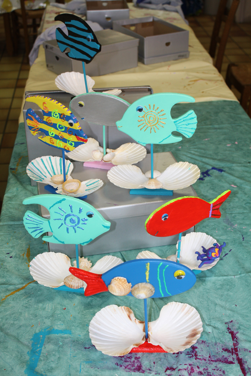 Atelier des Ptites Mains: Juin 2011. Poissons en bois avec coquillages.