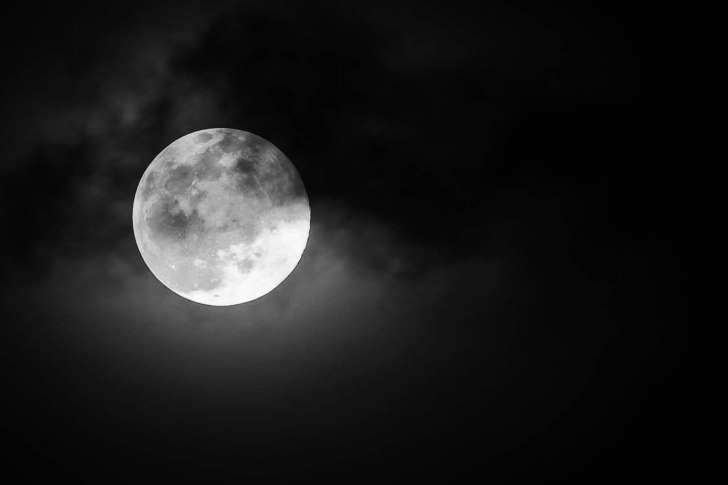 Lua Negra acontece nesta sexta. Conheça sua verdadeira história