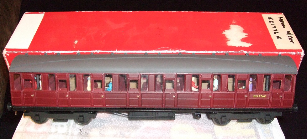 GEOFF TYLER - RAILWAY MODELLER: O GAUGE COACHES STILL AVAILABLE