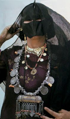 Oman's National Dress - HEARTC♡RE