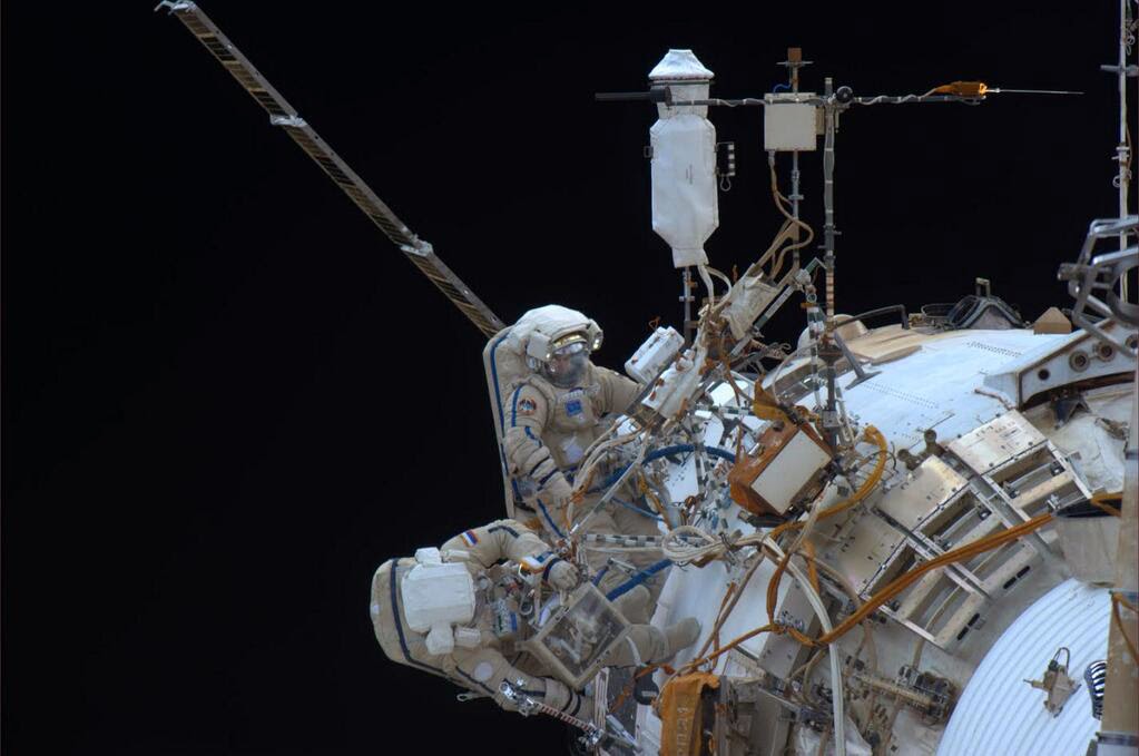 Suburban spaceman: ISS Cosmonauts Hit Snag with HD Cameras during ...