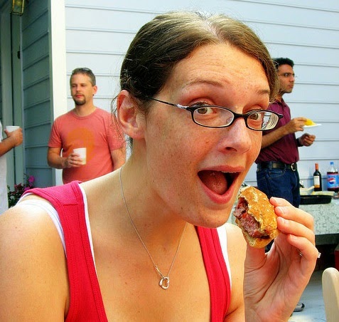 Larangan Makan dan Minum Dengan Tangan Kiri - lizakama.com