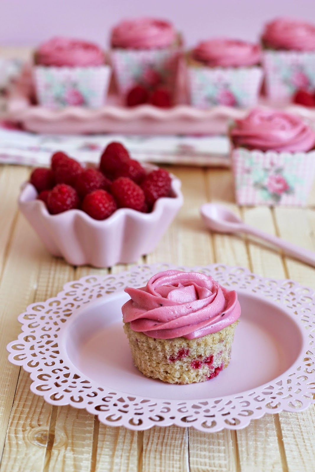 Cupcakes de frambuesa con frambuesa | Con aroma de vainilla - Recetas ...