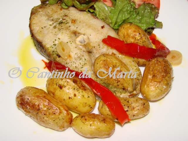 O Cantinho da Marta: Perca Assada no Forno com Batatinhas Novas