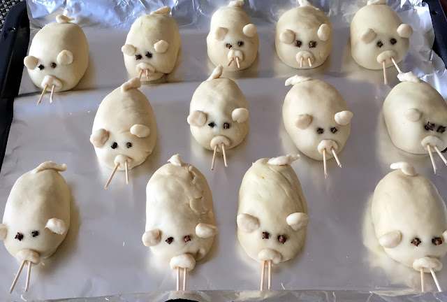 Fluffy Veggie-Filled Piglet Rolls: A Cute and Delicious Snack