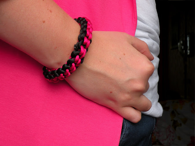 From me to you: DIY Box-Styled Gimp Friendship Bracelet